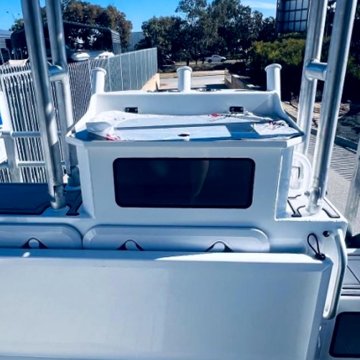 Live Bait Tank with Cutting Board